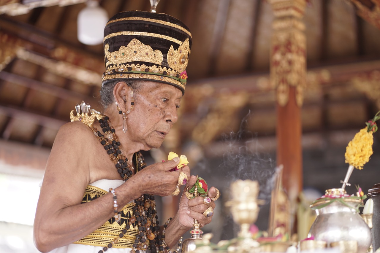 Understanding the Role of the Pedanda: High Priests of Balinese Hindu